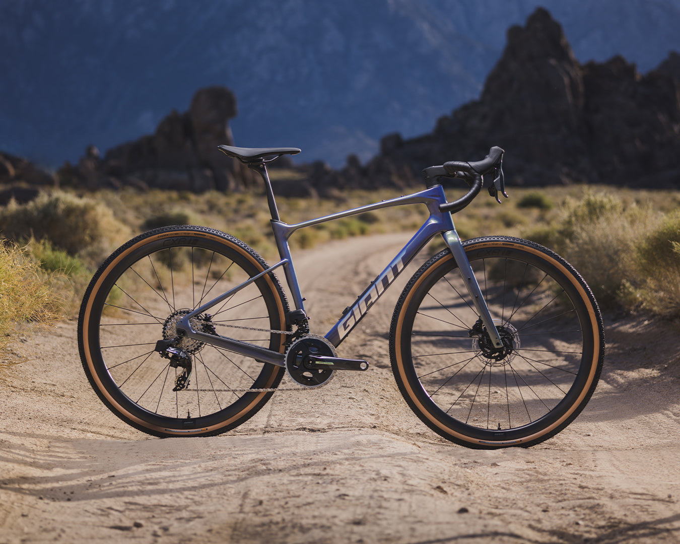 El Gravel sube de nivel, nueva Revolt Advanced – Giant Chile